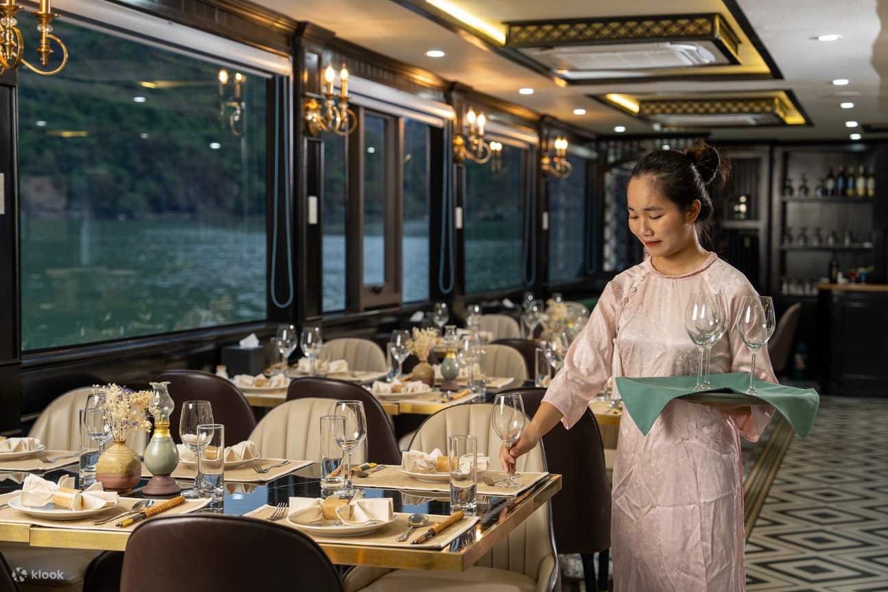 Terokai Ha Long Bay Day Cruise Trip oleh Vera Cruises 5 Bintang - Klook ...